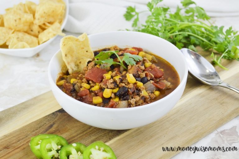 Easy Stovetop Ground Turkey Chili Recipe - Moneywise Moms - Easy Family ...