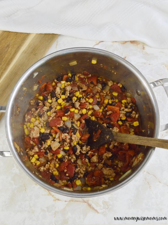 Easy Stovetop Ground Turkey Chili Recipe - Moneywise Moms - Easy Family ...