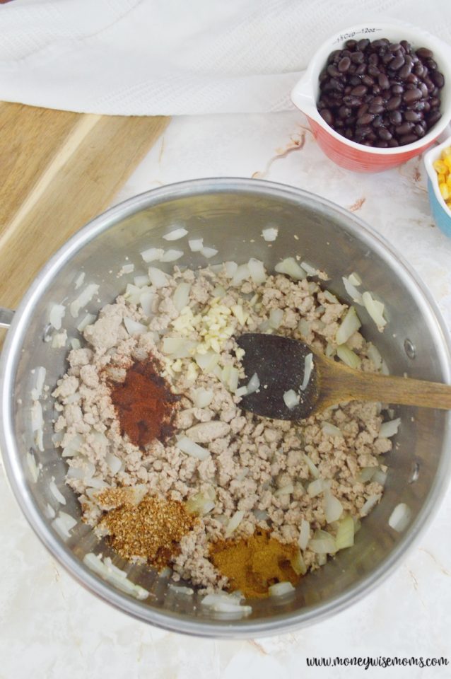 Easy Stovetop Ground Turkey Chili Recipe - Moneywise Moms - Easy Family ...